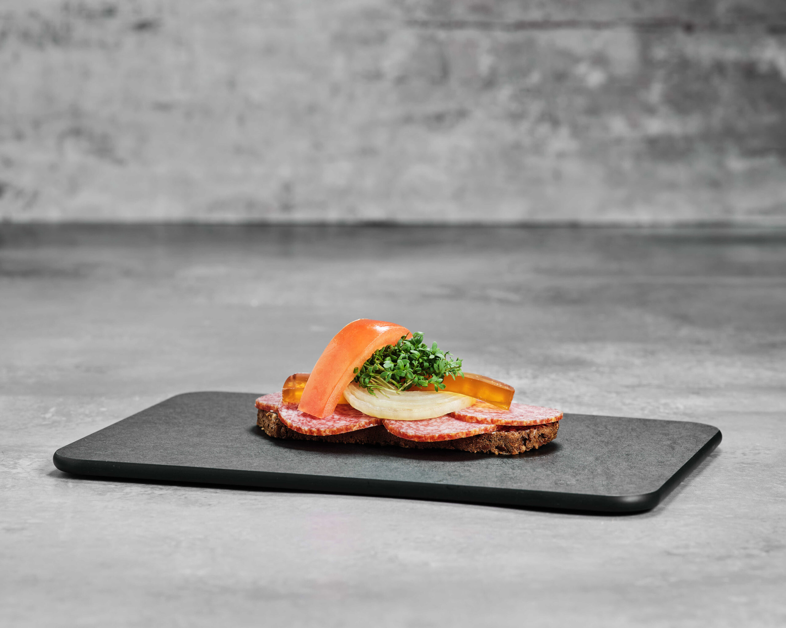 Frokost - Slagter munch spegepølse med rå løg og hjemmelavet sky ...